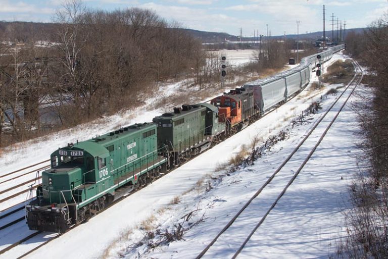 Winter on the Youngstown & Southeastern Railroad - Railpace Newsmagazine