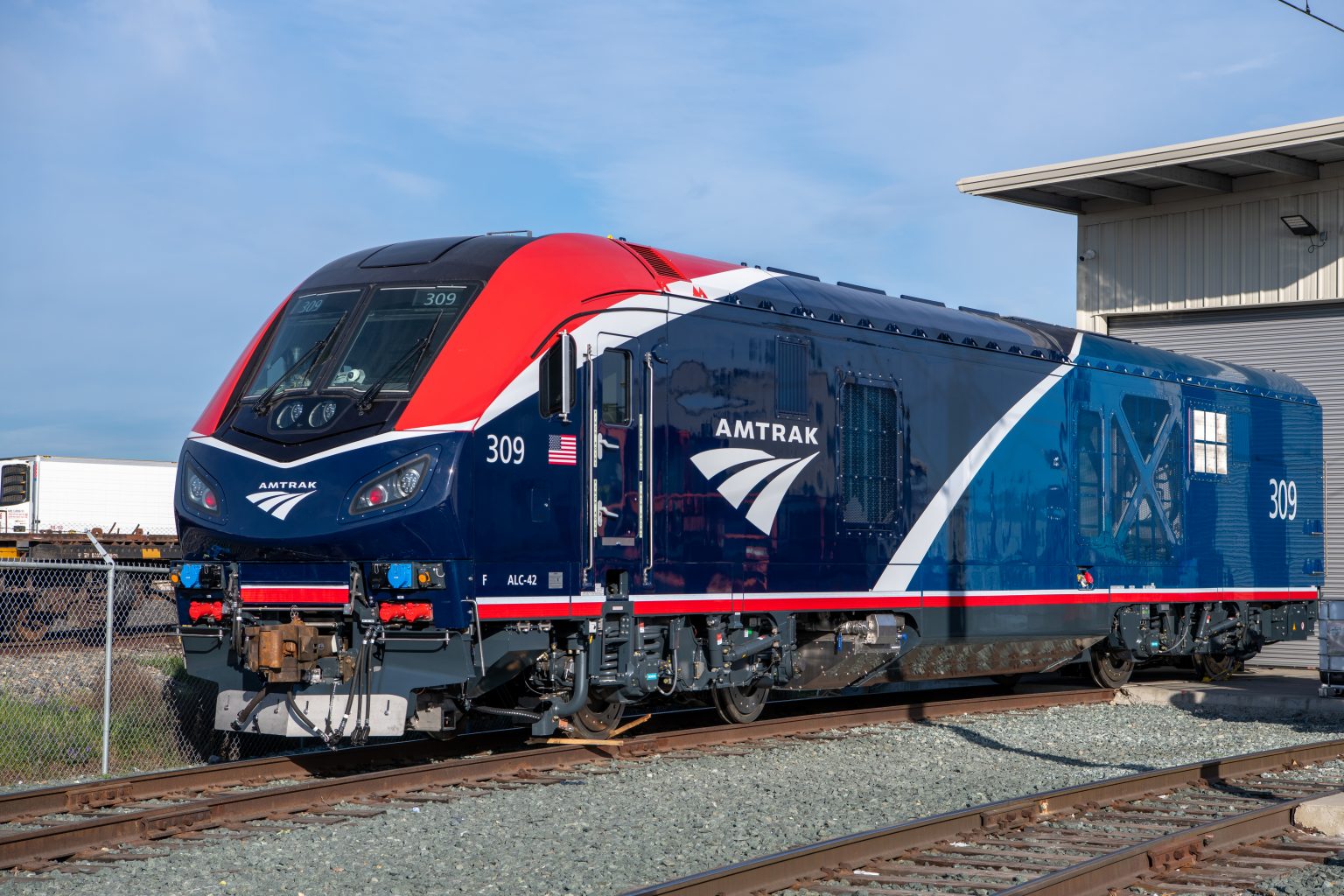 Amtrak Introduces New Locomotive Paint Livery - Railpace Newsmagazine